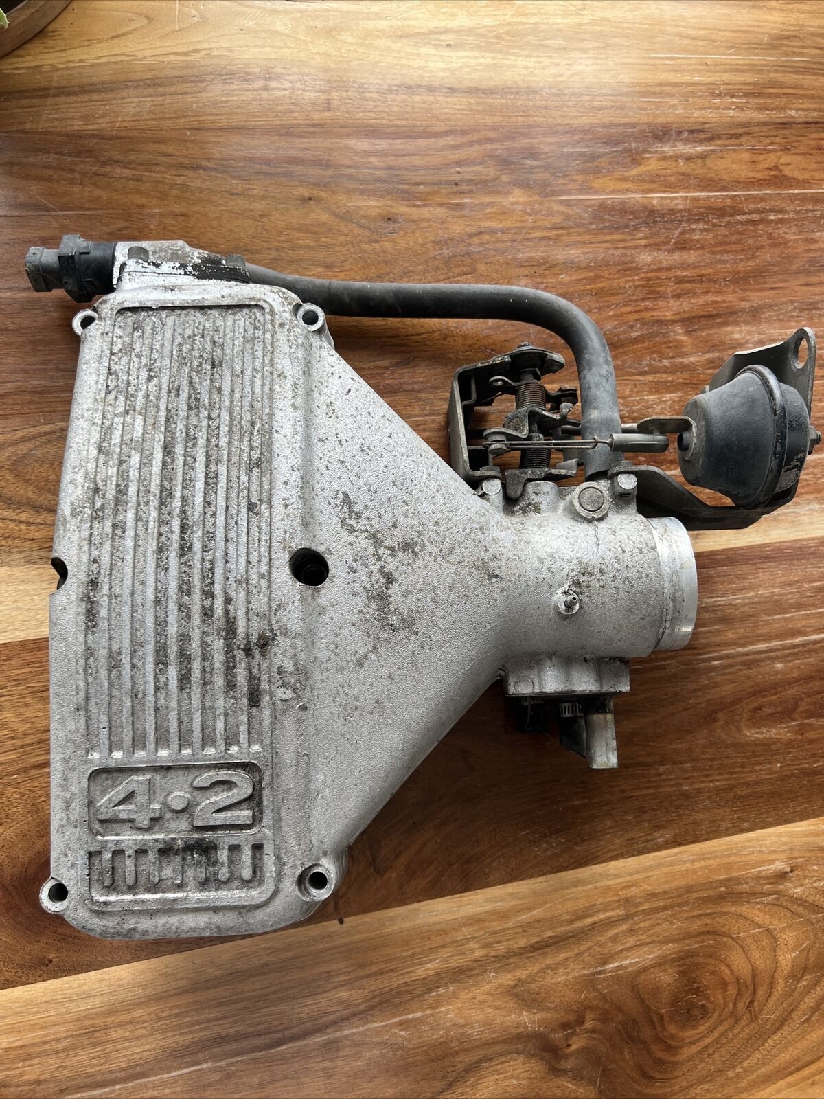 Range Rover Classic 3.9 & 4.2 L Upper Intake Manifold Plenum Chamber ...